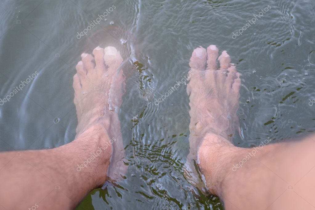 Man is using natural liquid immersion foot, which is a good way to ...