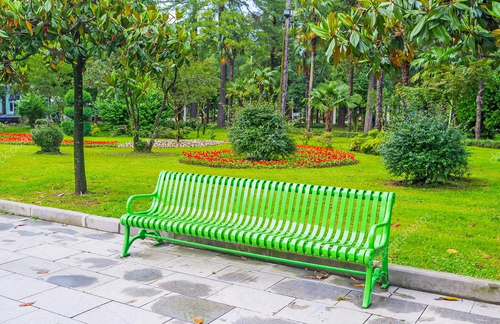 The green bench Stock Photo by ©efesenko 115704620