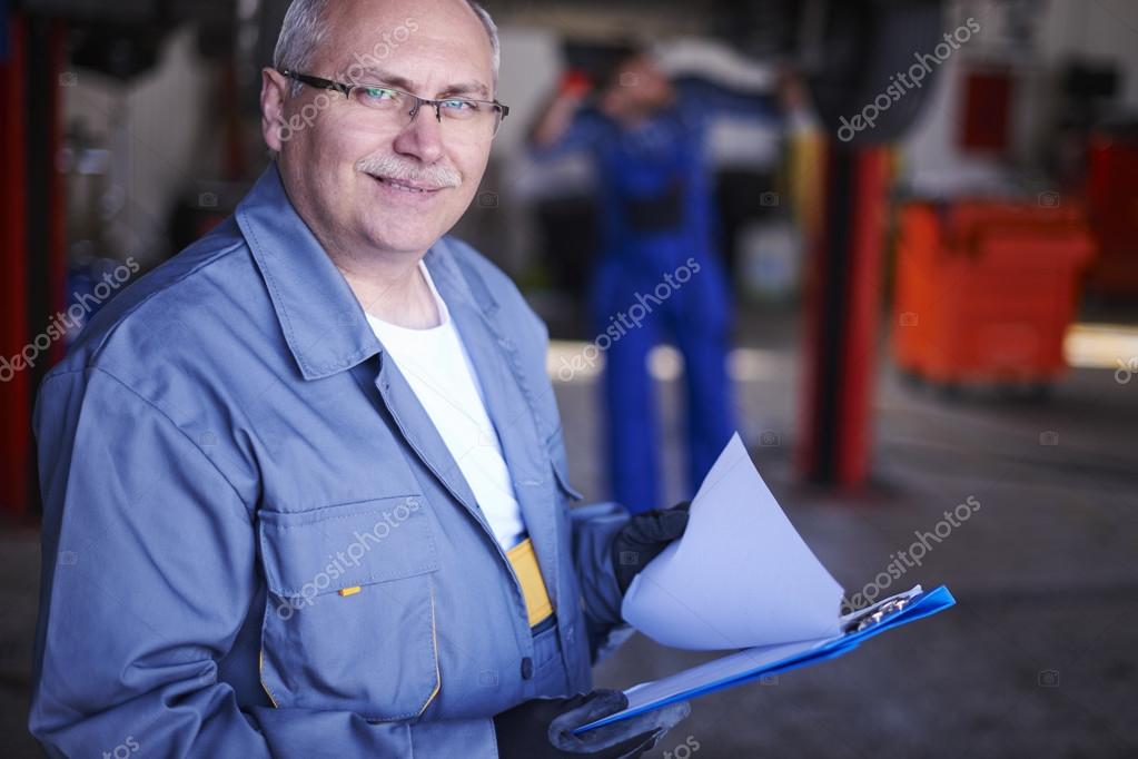 Auto mechanic with clipboard. Stock Photo by ©gpointstudio 72814331
