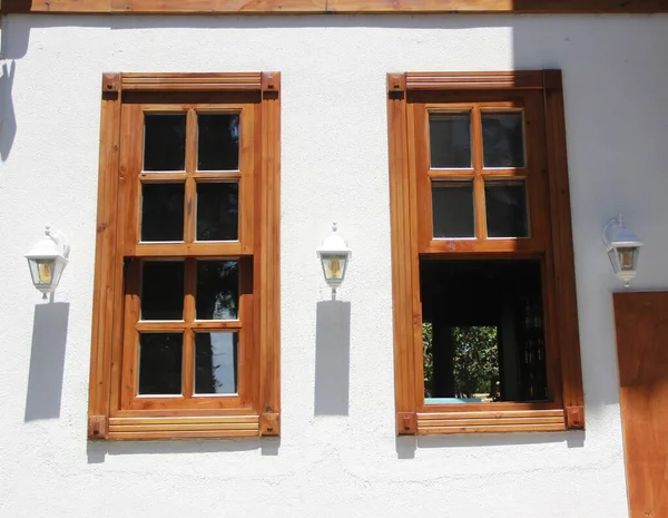 Geleneksel windows peru stil Stock Photos, Royalty Free Geleneksel ...