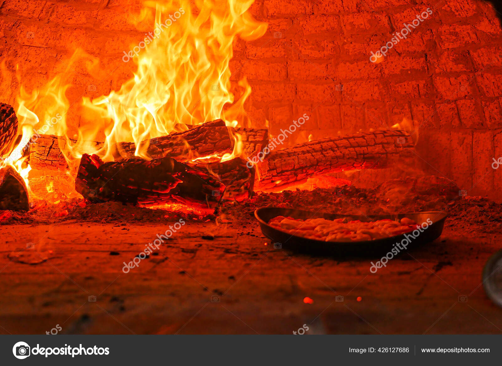 Hearth Fire Logs Burning Intensity Food Cooking — Stock Photo ...