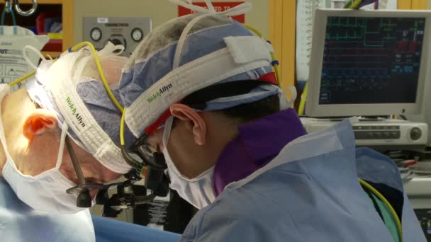 Pan down to heart lung bypass machine — Stock Video © thescenelab.com ...