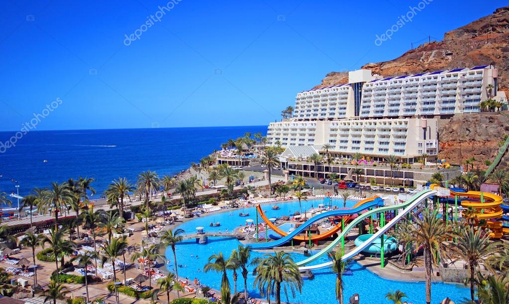 TAURITO, GRAN CANARIA, ESPANHA - 21 de abril de 2016: Turistas em ...