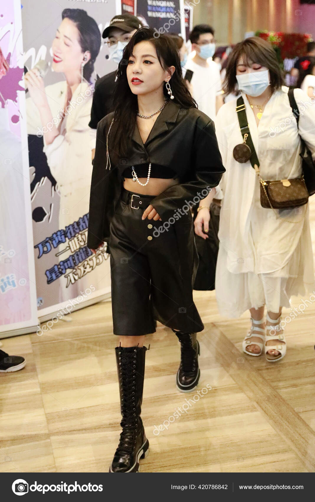 Chinese Singer Ding Dang Better Known Her Stage Name Della — Stock ...