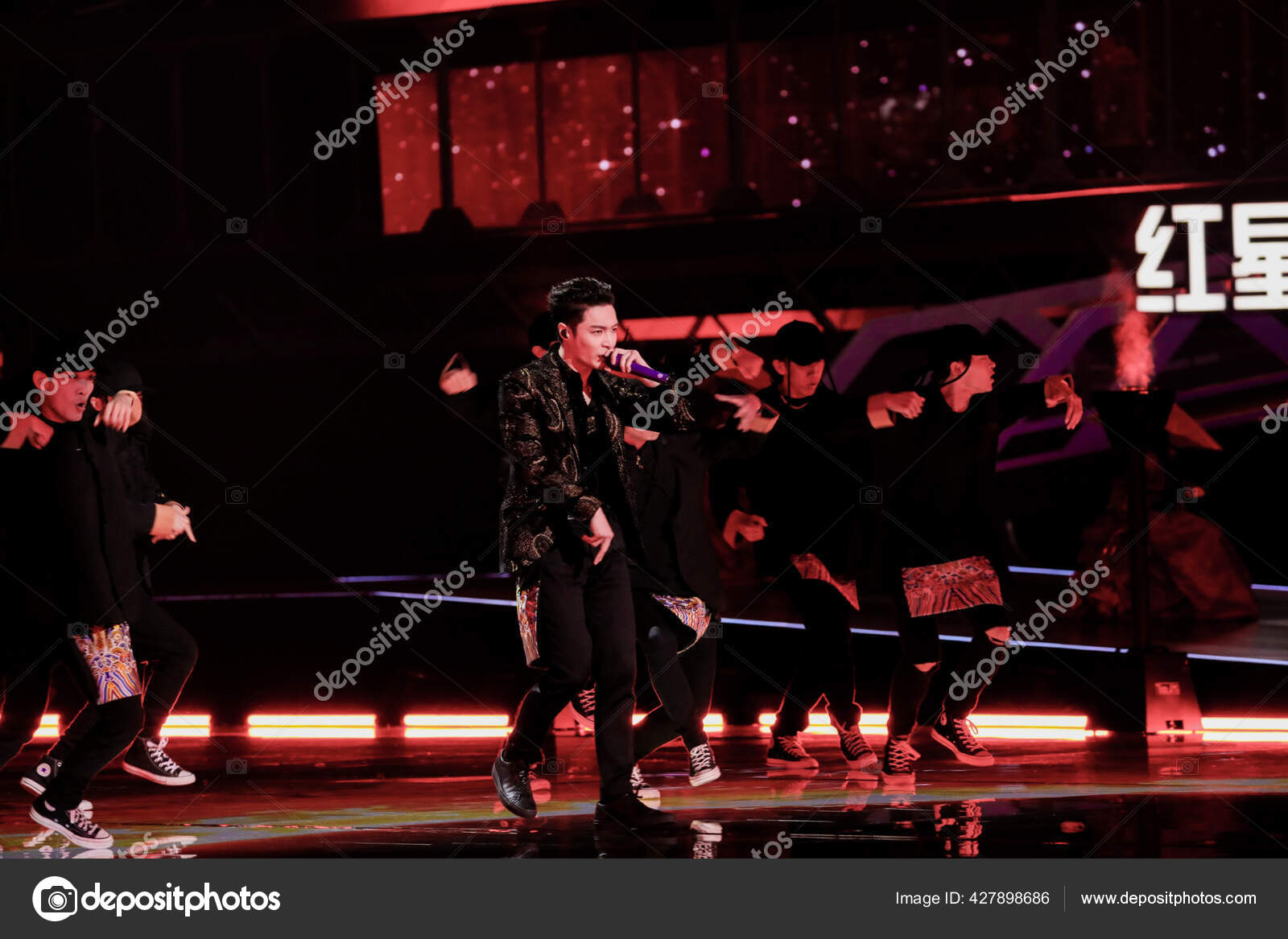 Chinese Singer Dancer Zhang Yixing Also Known Professionally Lay Zhang ...