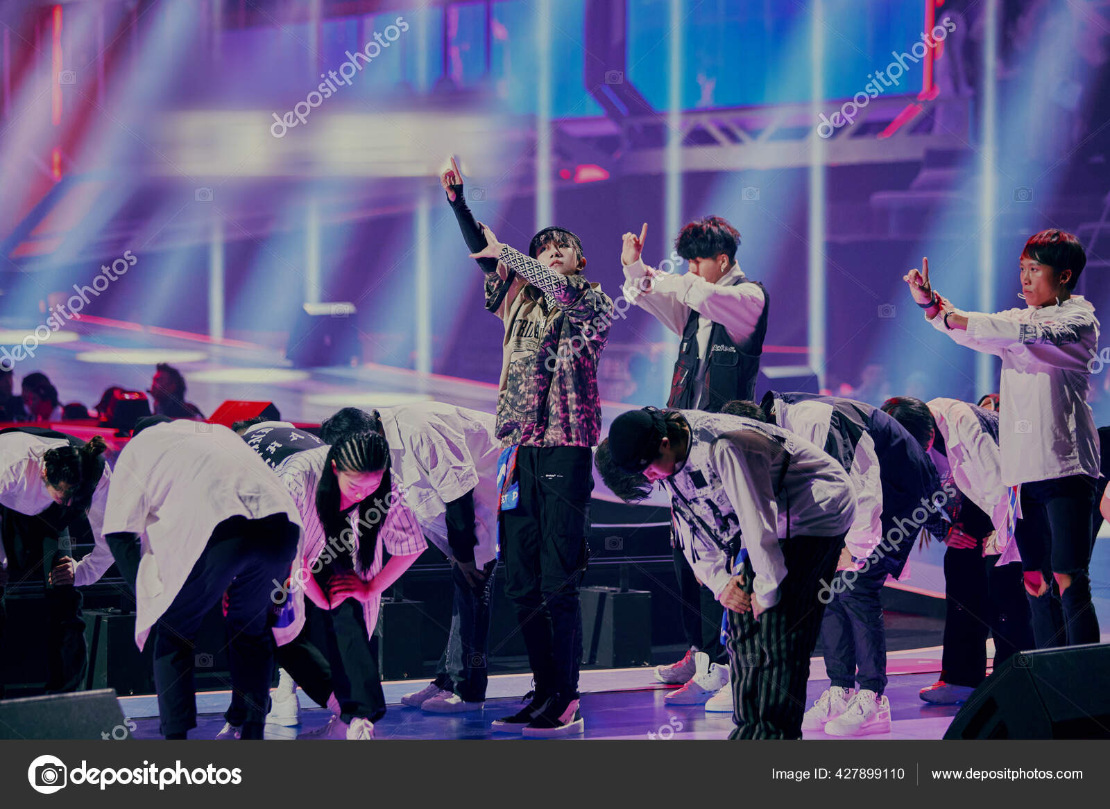 Chinese Singer Dancer Actor Jackson Yee Middle Sings Song 2020 — Stock ...