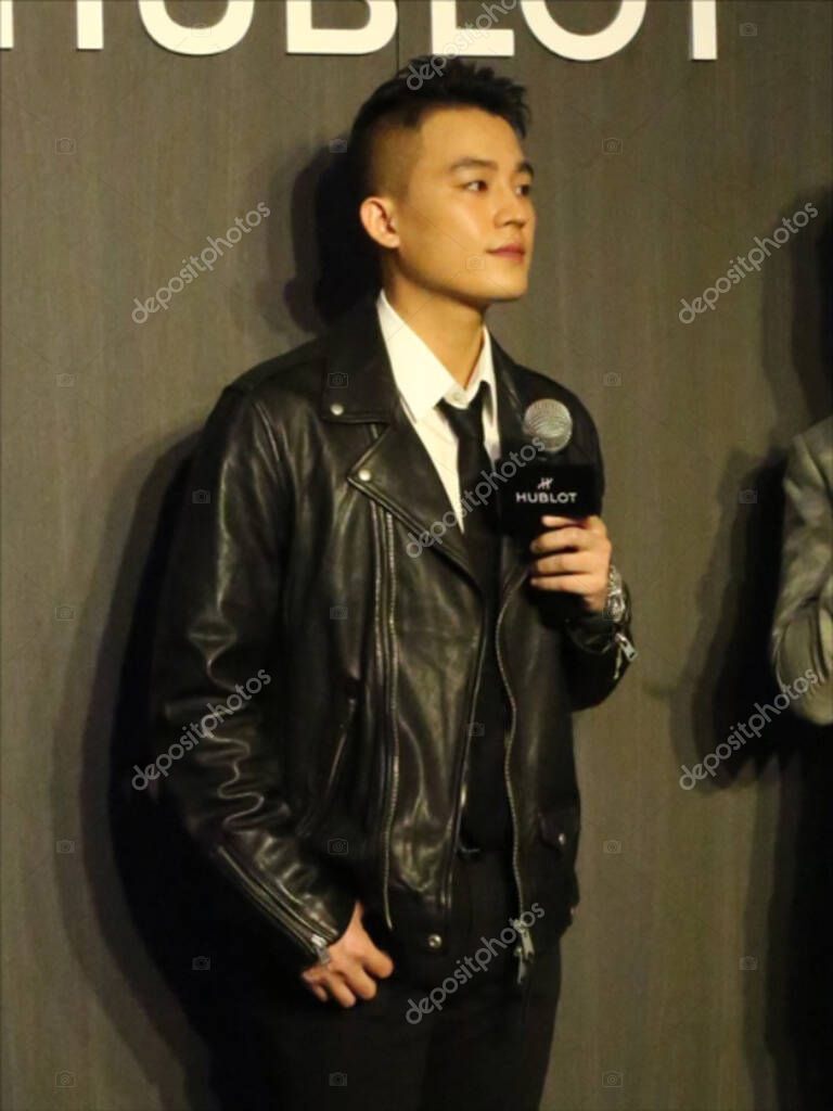 Oho Ou, actor y cantante chino, se presenta en una actividad para la ...