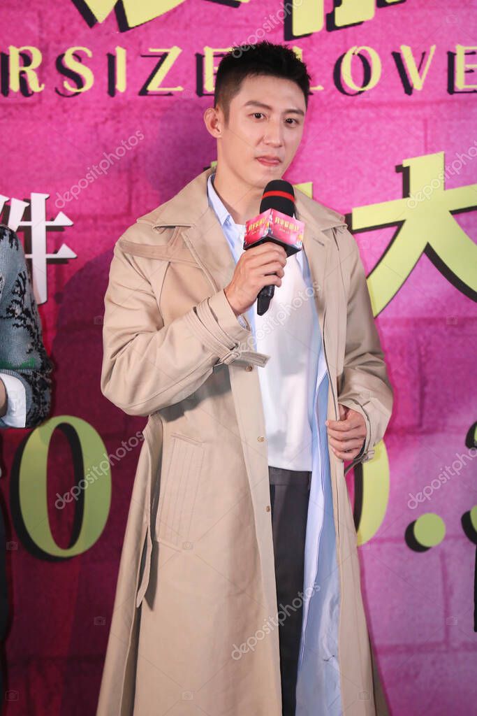 El actor y modelo chino Huang Jingyu, también conocido como Johnny Huang, asiste al estreno de ...