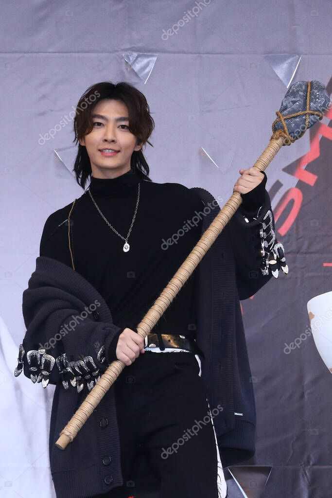 El actor y cantante taiwanés Aaron Yan asiste a la campaña promocional ...