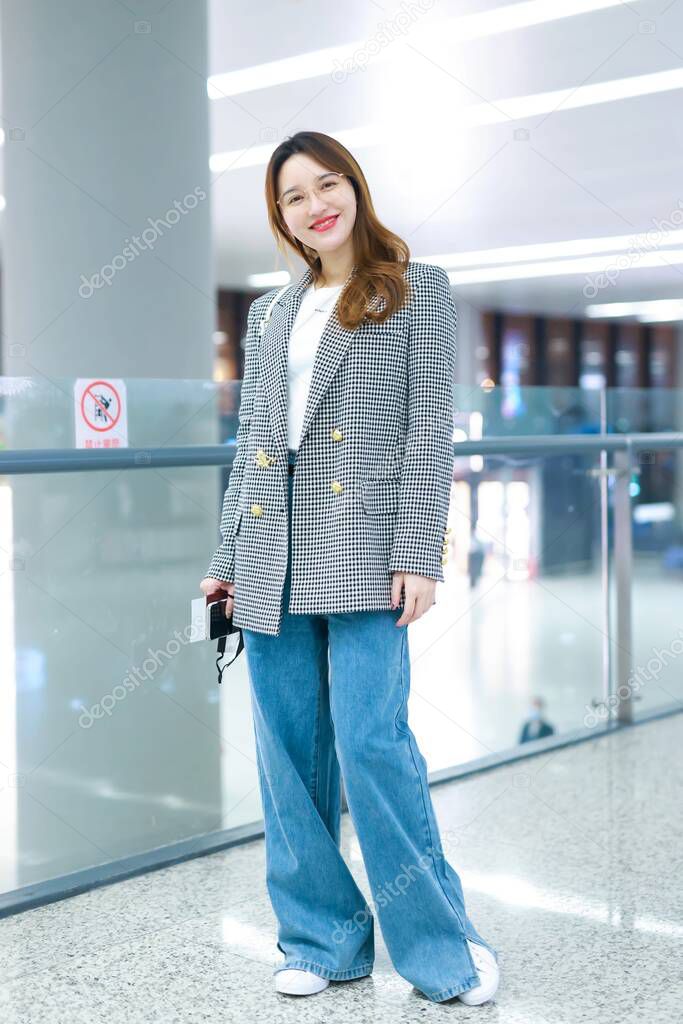 La cantante y actriz china Jin Sha, más conocida como Kym, llega a un ...