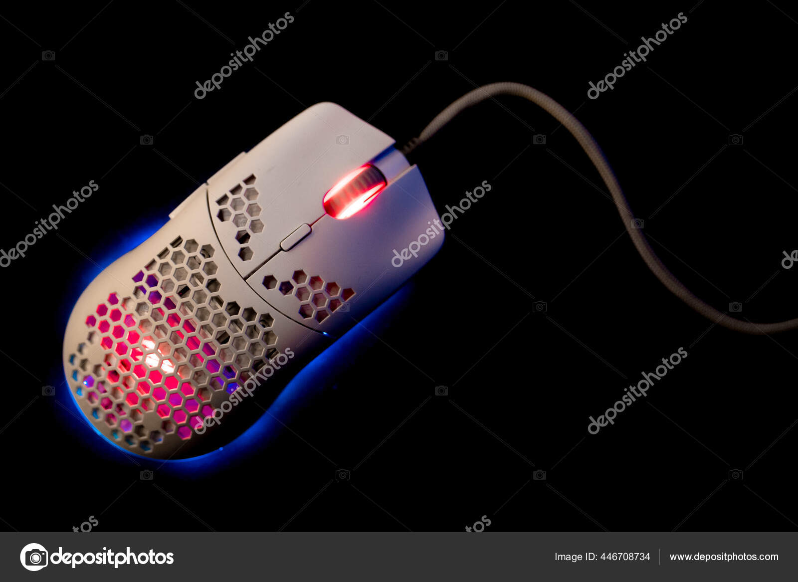 Ratón Juego Blanco Con Luces Led Sobre Fondo Negro — Foto editorial de ...
