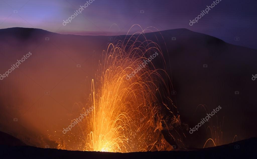 La erupción de un volcán en la isla Tanna, Vanuatu 2022