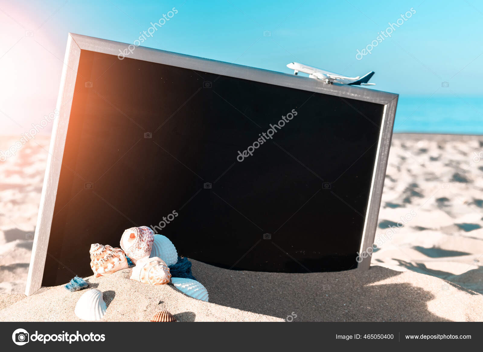 Tropical Background Globe Seashell Airplane Starfish Black Desk Sea ...