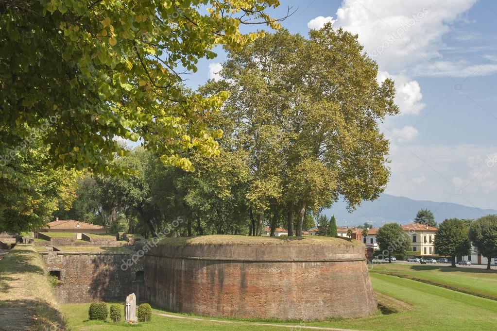 Lucca medieval city walls, Italy Stock Photo by ©panama7 58373619
