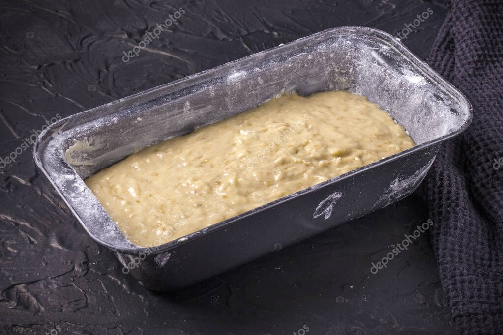 El proceso de hacer un plato tradicional americano de pan de plátano ...