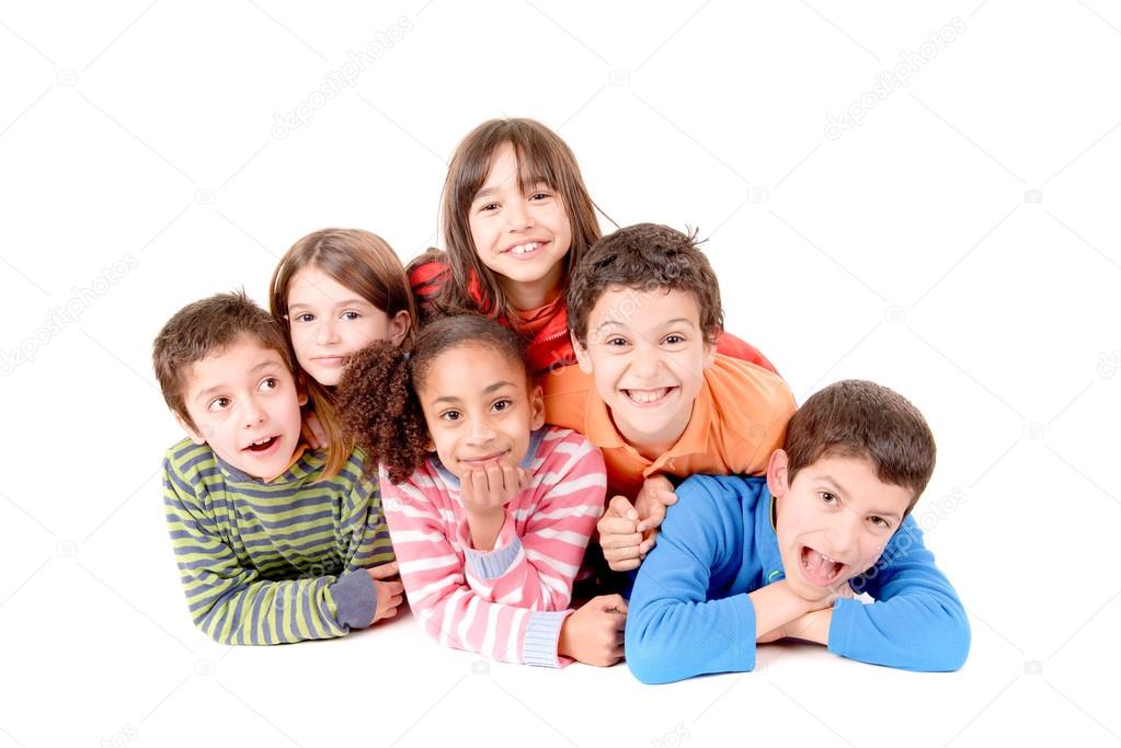 Niños pequeños posando — Foto de stock #106706096 © verkoka