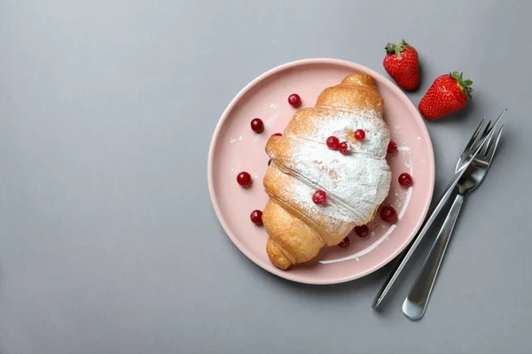 Croissant aux fraises Stock Photos, Royalty Free Croissant aux fraises Images | Depositphotos