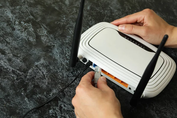 Router install fotos de stock, imágenes de Router install sin royalties ...