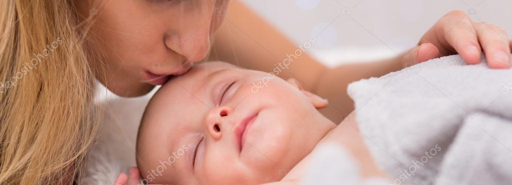 Beso tierno para la persona que más ama — Foto de stock © photographee ...