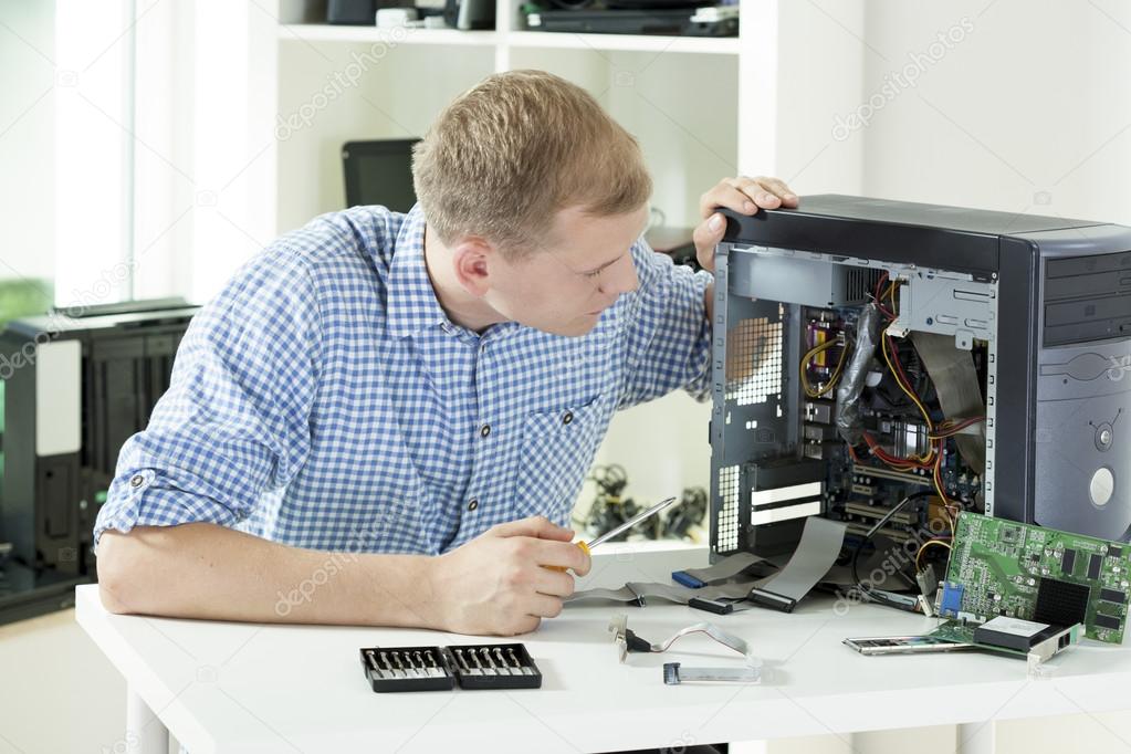 Man fixing computer — Stock Photo © photographee.eu #56964249