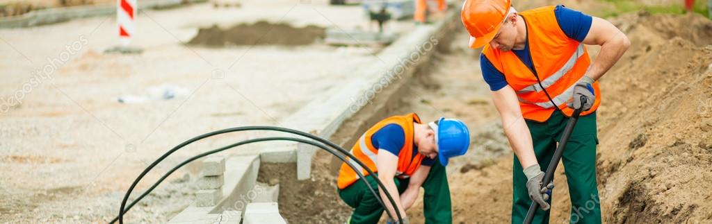 Digging electrical cables Stock Photos, Royalty Free Digging electrical ...