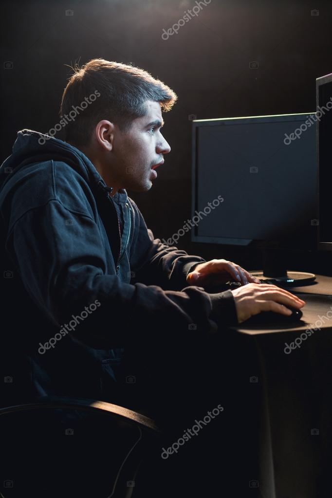 Man addicted to computer games — Stock Photo © photographee.eu #93108020