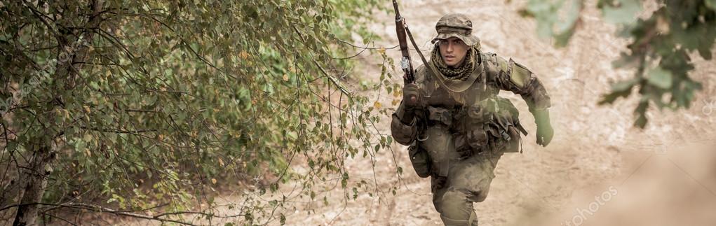 American Soldiers Running