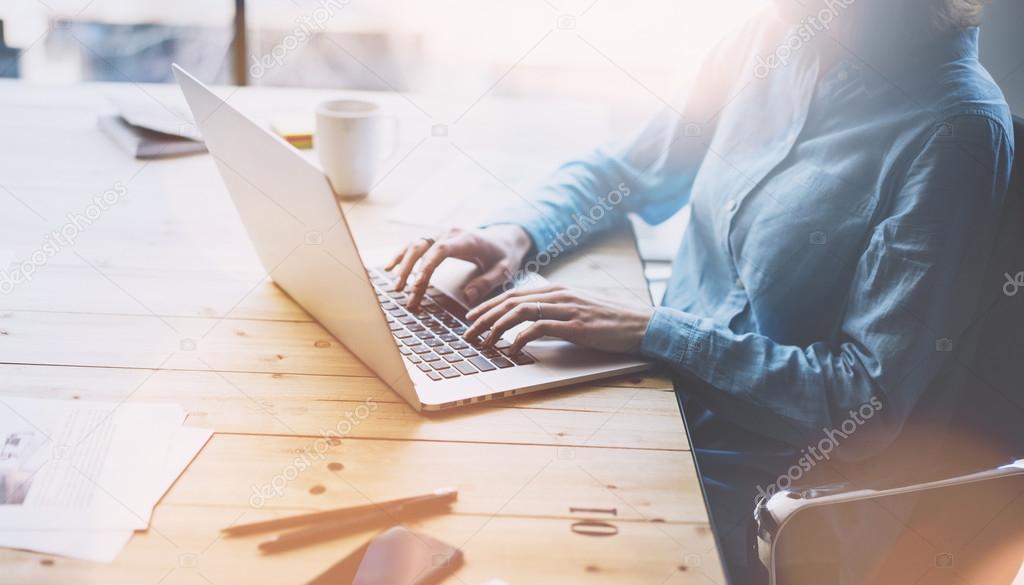 Gerente de cuenta de trabajo picture.Photo joven empresaria trabajar ...