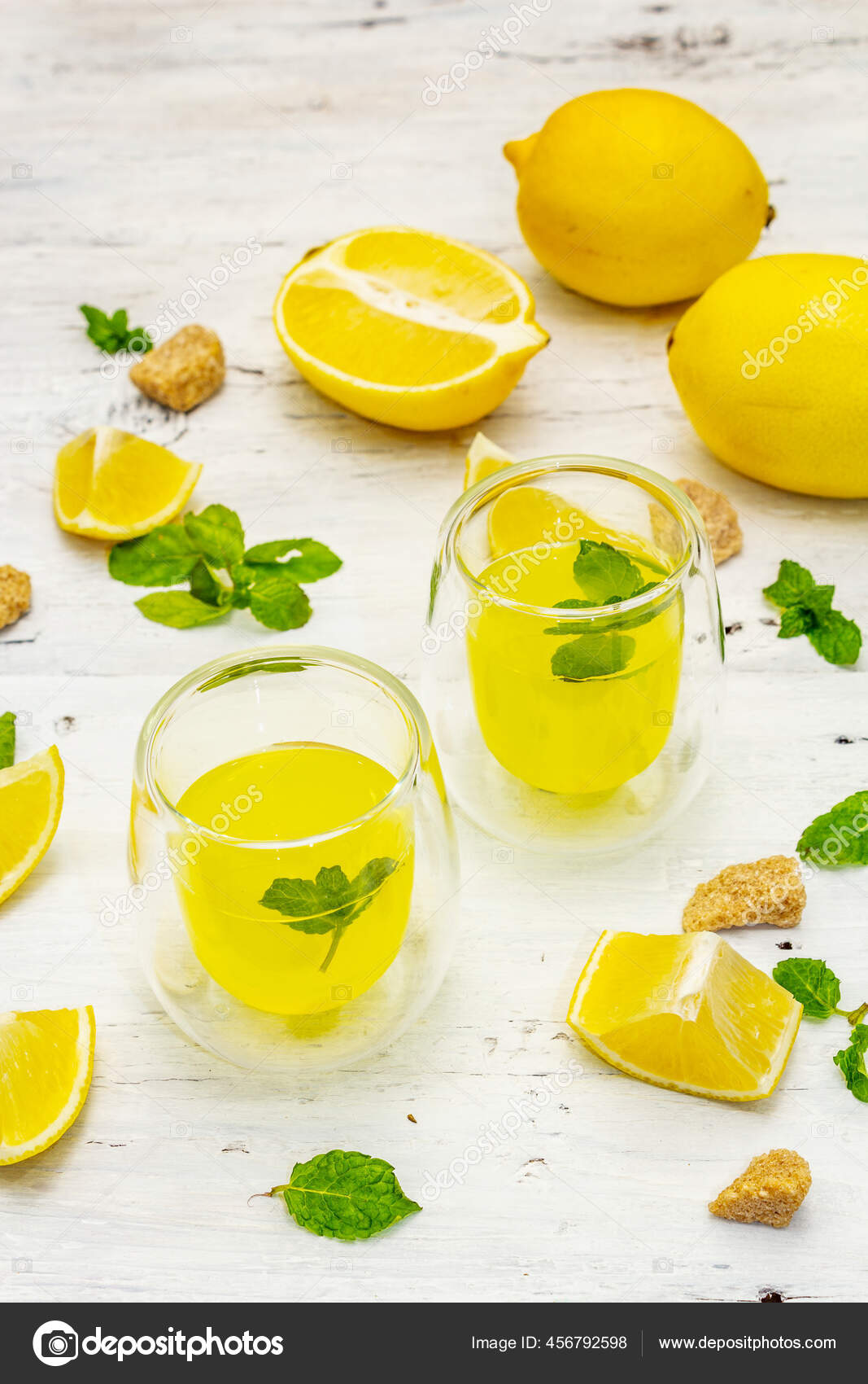 Traditional Italian Digestif Liqueur Limoncello Lemons Fragrant Mint ...