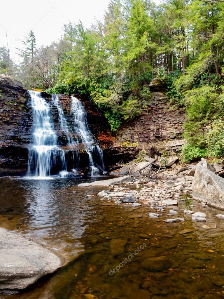 Trague Falls State Park en el otoño en las montañas de Maryland con el ...
