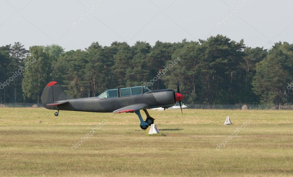 Airplane landing in field – Stock Editorial Photo © vschlichting #77869652