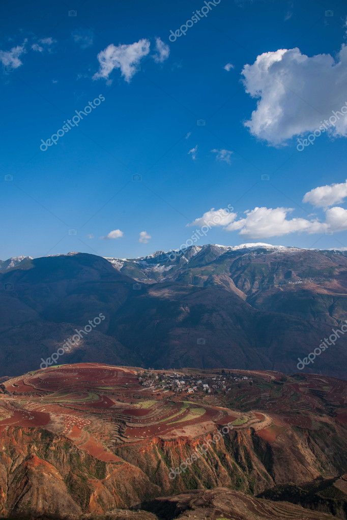 Dongchuan, Yunnan Red Land sunsetting ditch terraced — Stock Photo ...
