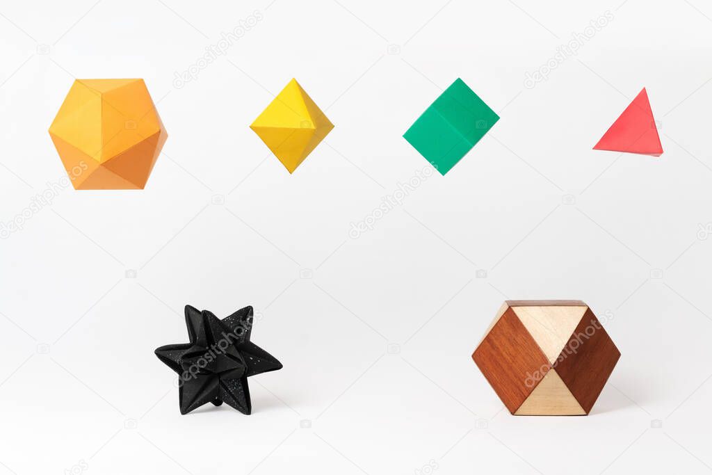 4 sólidos platónicos regulares, Icosaedro naranja, octaedro amarillo ...