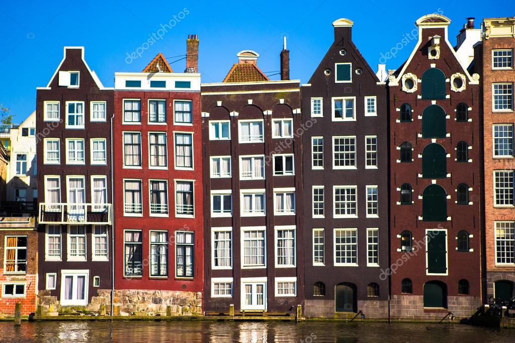 Traditional dutch medieval buildings in Amsterdam — Stock Photo © d ...