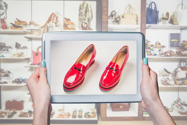 Online shop, online store women's shoes, order through the Internet ...