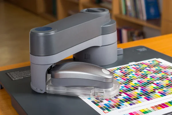 Icc profile, spectrophotometer robot measures color patches on Test ... Icc profile, spectrophotometer robot measures color patches on Test ...