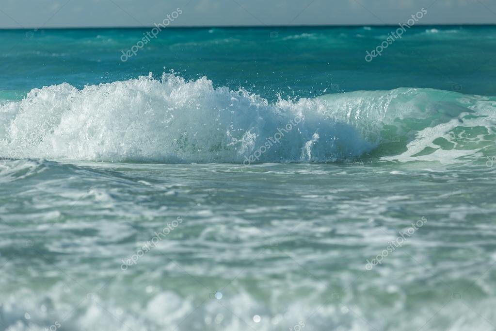 Próxima tormenta en la isla cubana de Santa María, fuerza de la ...