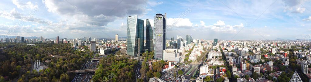 Edificios modernos en Avenida Paseo de la Reforma vista aérea ...