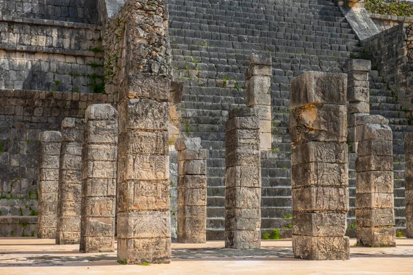 Imágenes de Columnas aztecas, fotos de Columnas aztecas sin royalties ...