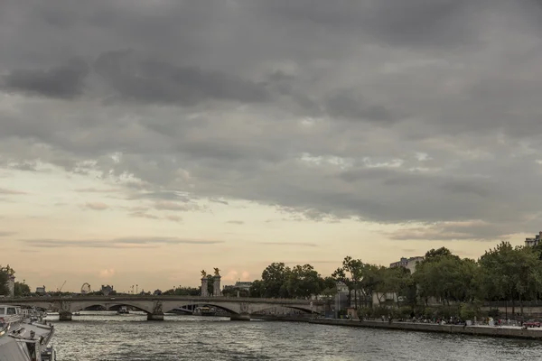 Seine sky Stock Photos, Royalty Free Seine sky Images | Depositphotos