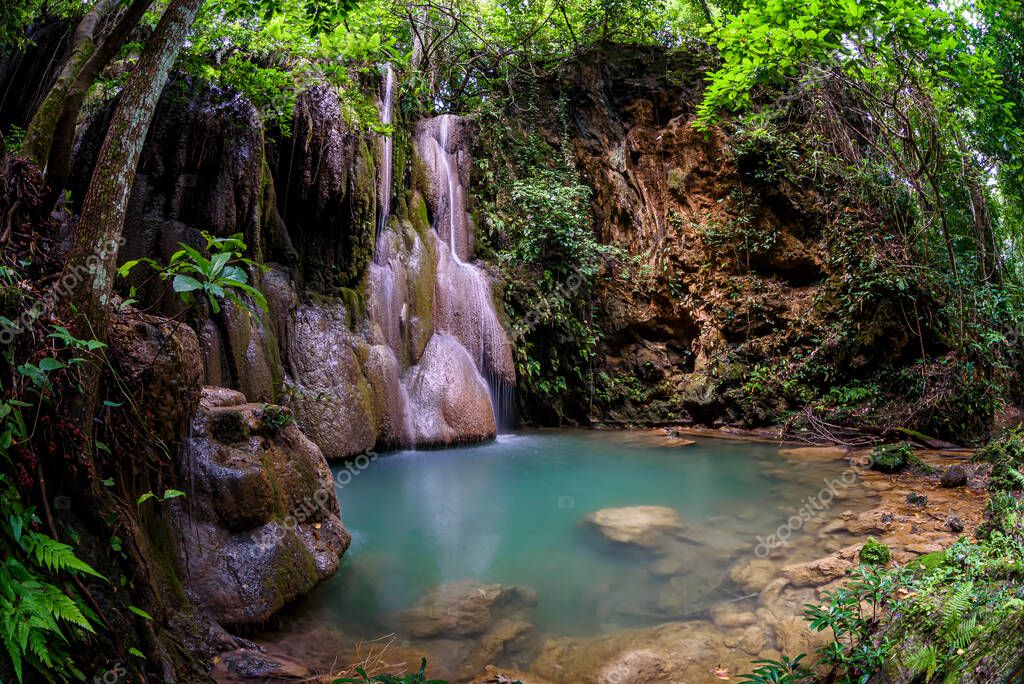 Cascada de Wang Tong ubicada en la cascada de Buatong y el Parque ...