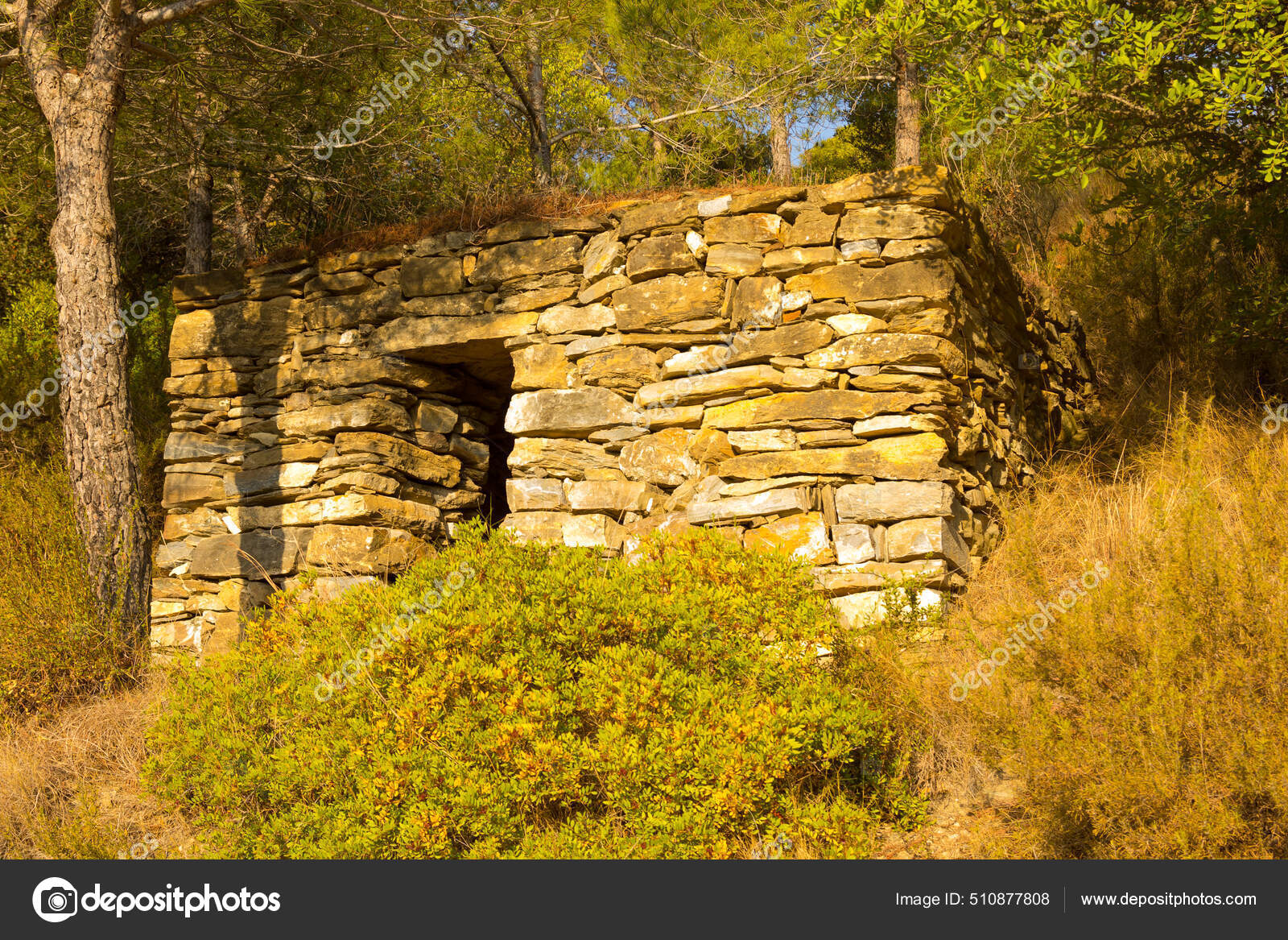 Rustic Stone Shepherd's House — Stock Photo © jorgebotella #510877808