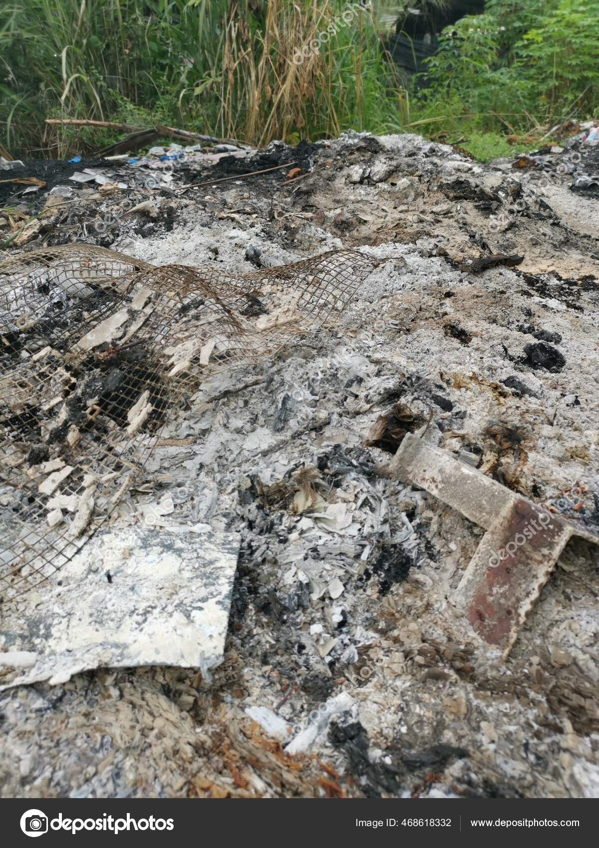 Dying Smoke Ashes Burning Flame — Stock Photo © sweemingyoung #468618332