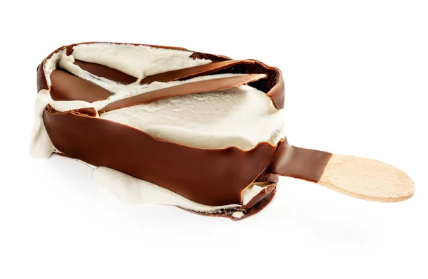 Helado de palillo aplastado aislado sobre fondo blanco. Barra de helado ...