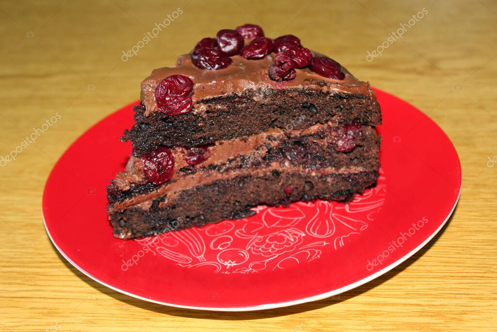Torta de la Selva Negra (o Foret Noir) con crema marrón y cerezas ... Torta de la Selva Negra (o Foret Noir) con crema marrón y cerezas ...