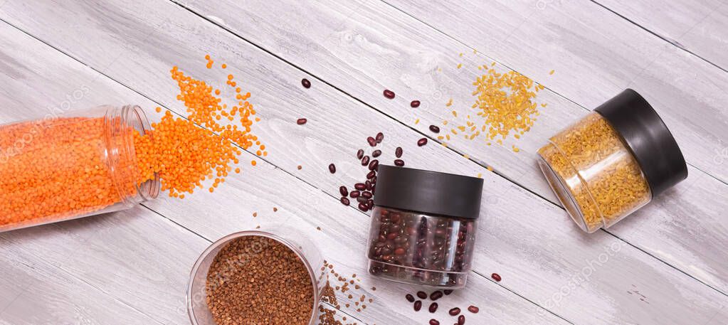 Almac n de cero residuos. Art culos de desayuno, conservados en frascos de pl stico resellables ...