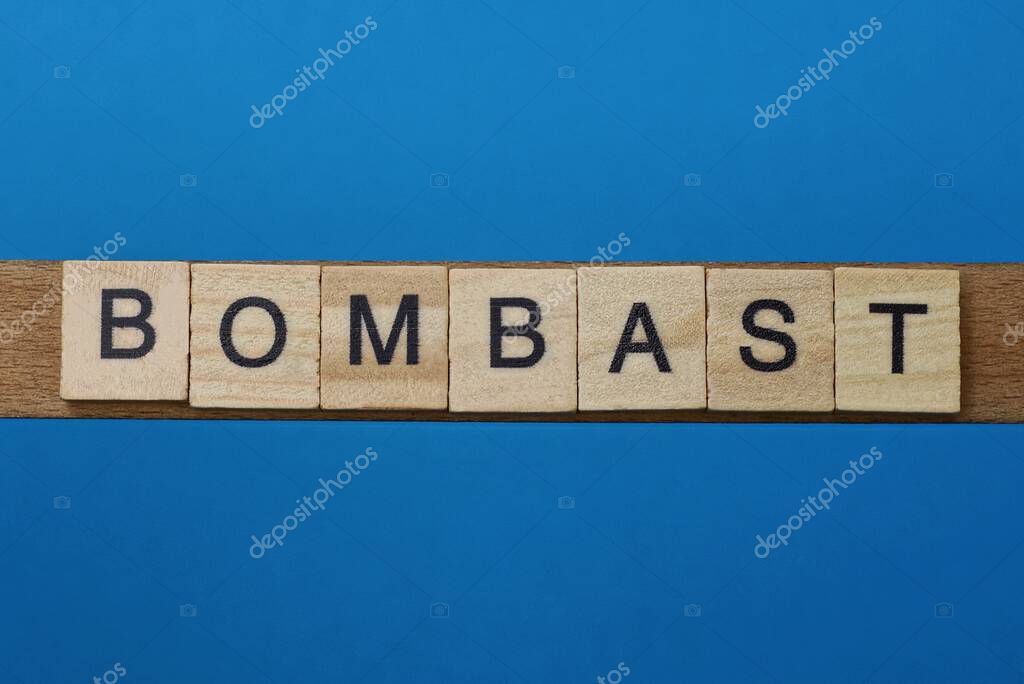 palabra gris bombast en letras cuadradas pequeñas de madera con fuente ...