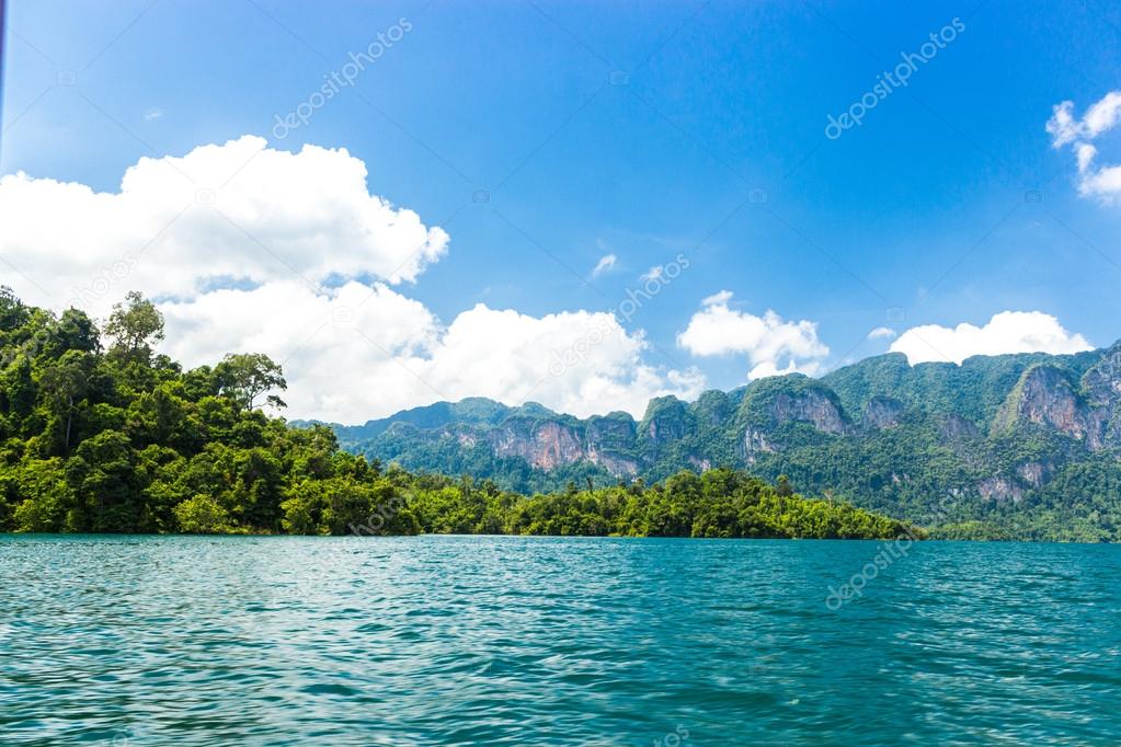 Mountains lake river sky and natural attractions in Ratchaprapha Stock ...