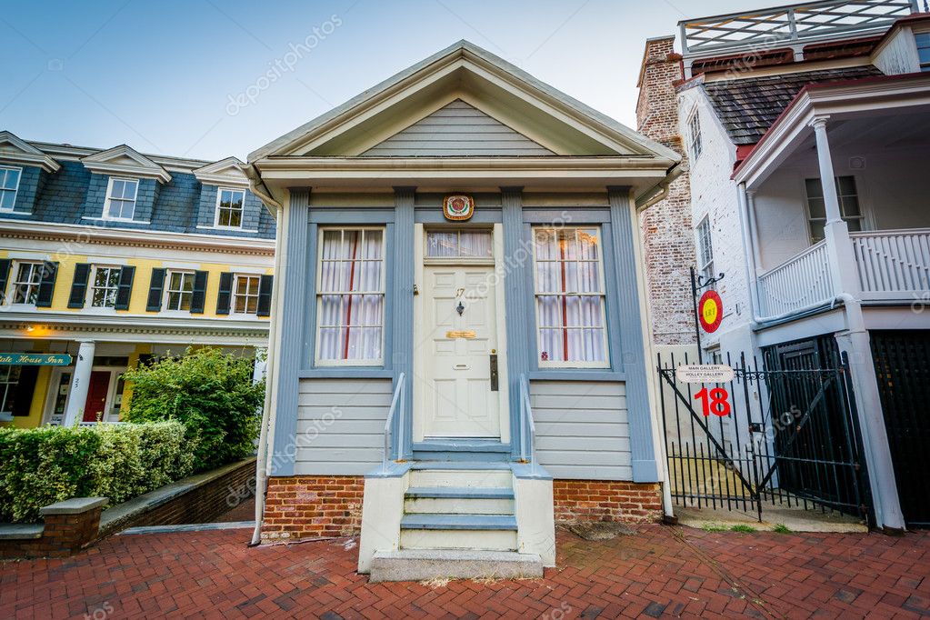 Historic buildings along State Circle, in downtown Annapolis, Ma ...