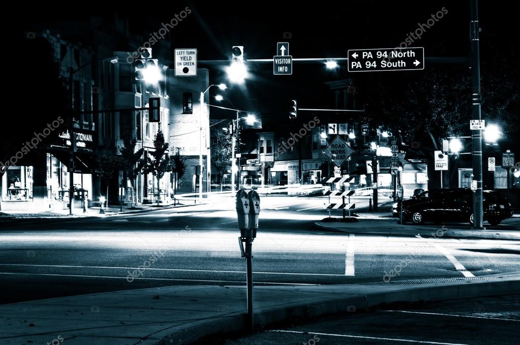 Intersection at night, in Hanover, Pennsylvania. — Stock Editorial ...